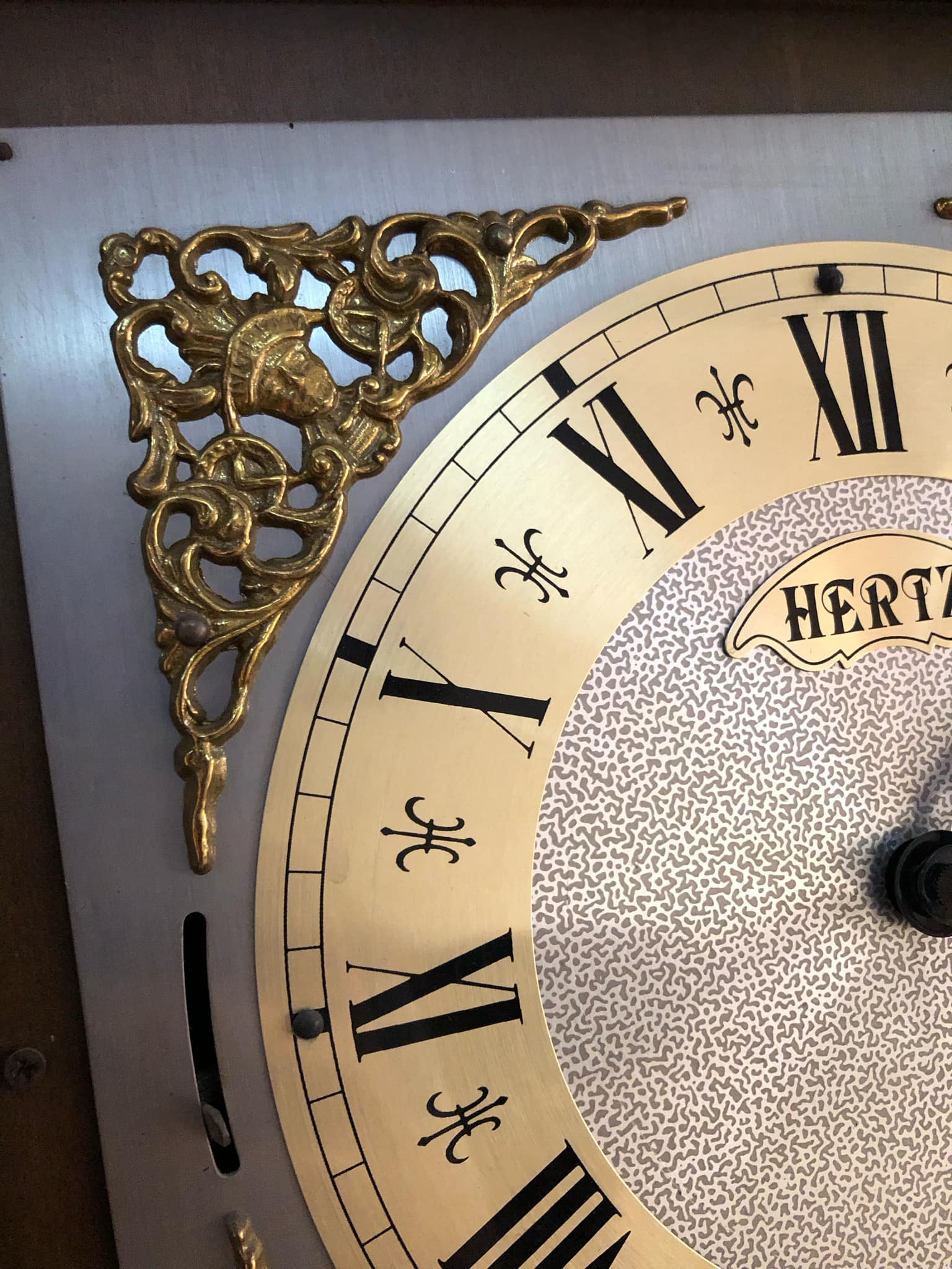 Mazaady - ساعه الجد هيرتز