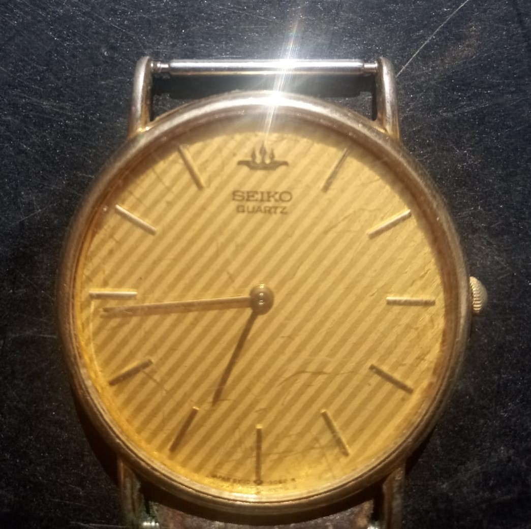 Mazaady - SEIKO Vintage Gold Analog Quartz Dress Watch 5Y30-7000 Art Deco Logo Men VTG